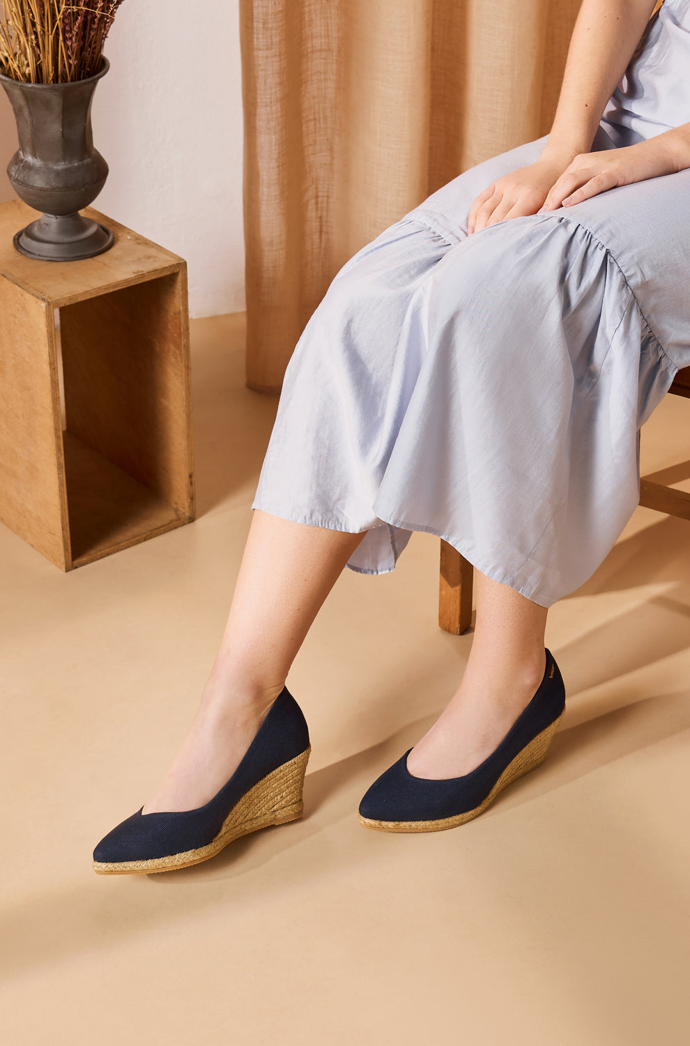 Roses V Cut Canvas Women's Wedges | Natural Jute – Viscata